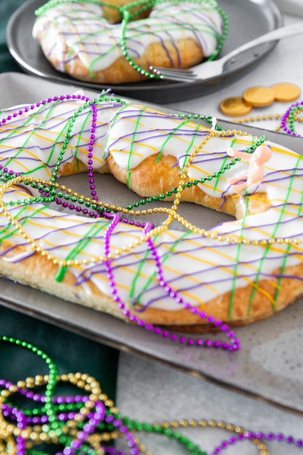 ‘It’s a Mardi Gras thing’: Local shops bake up King cakes for Fat ...